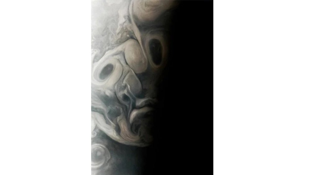 Jupiter shows its spooky face just in time for Halloween